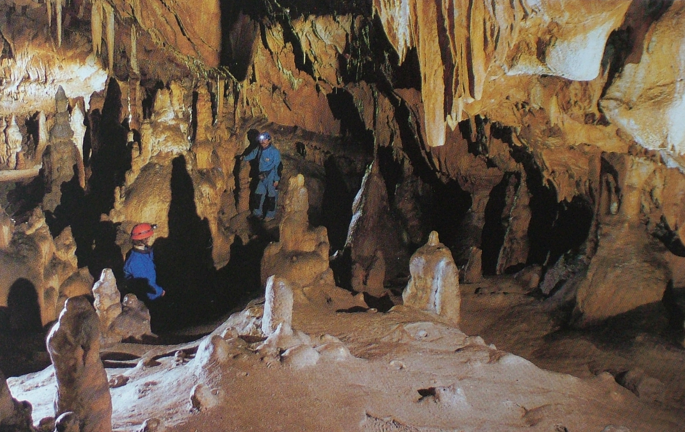 Pestera Ghetarul de la Vartop – Turist prin Romania