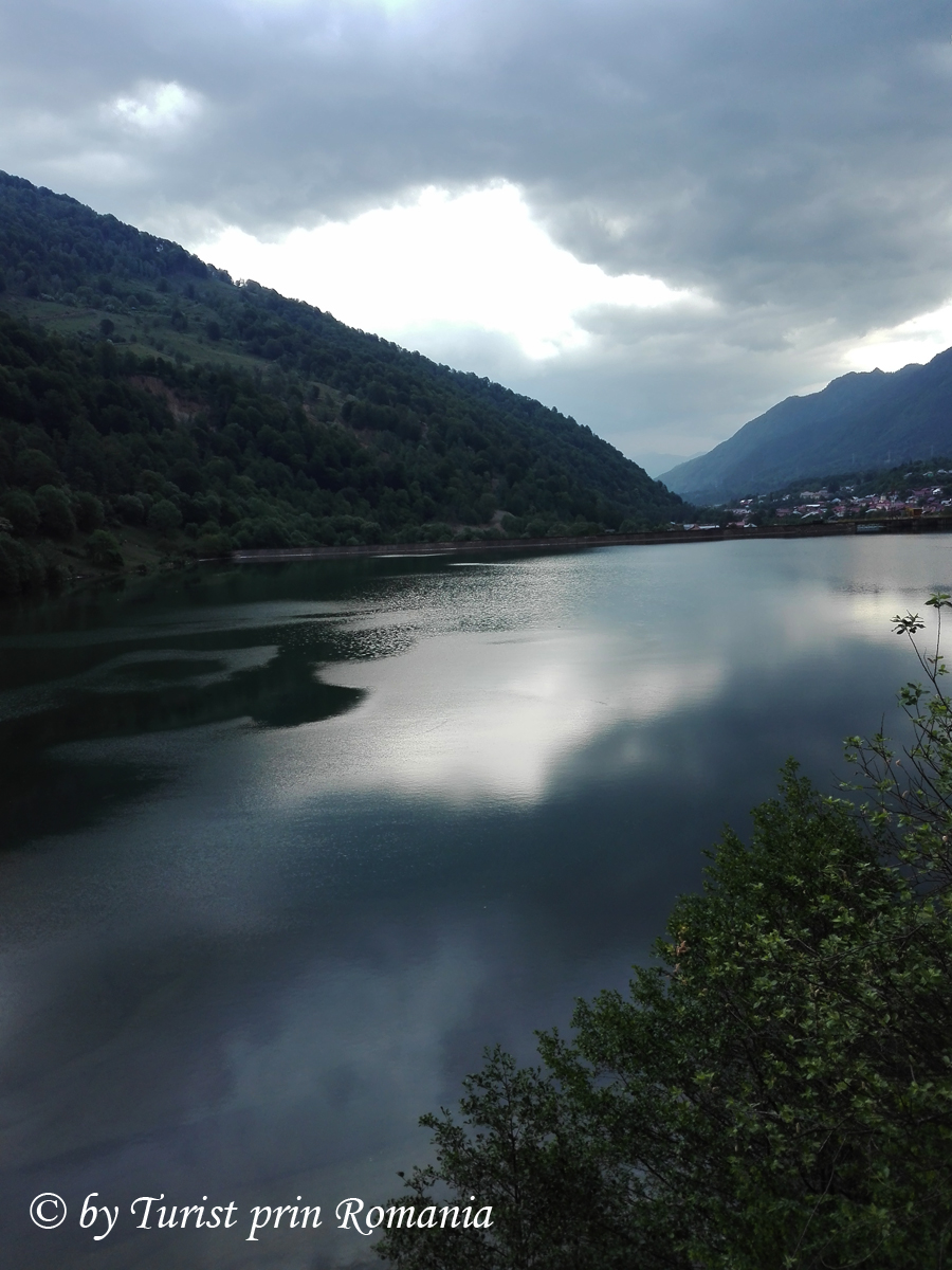 Lacul Malaia, județul Vâlcea – Turist prin Romania