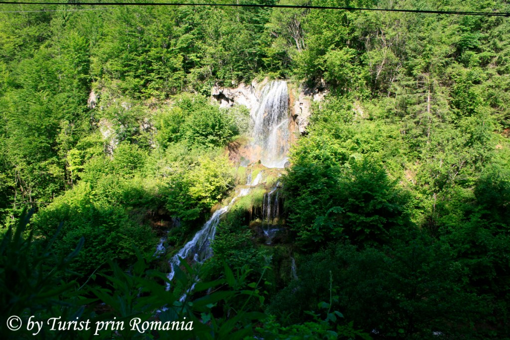 3 cascade frumoase și puțin cunoscute, din România – Turist prin Romania
