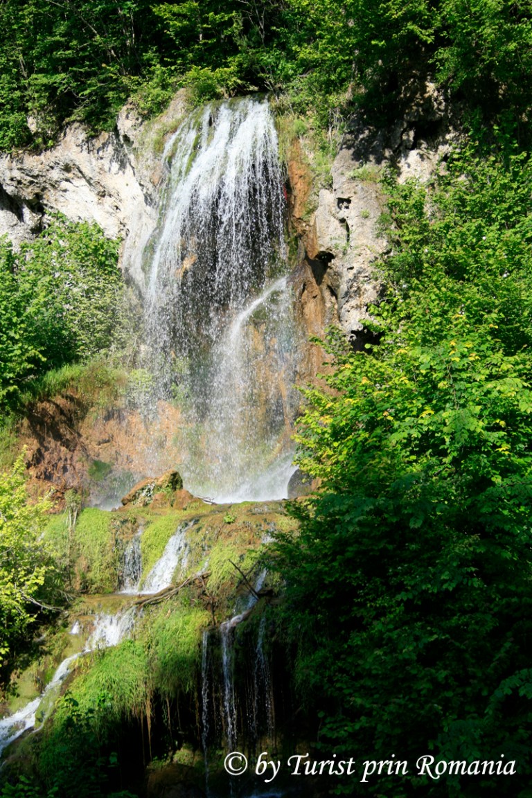 3 cascade frumoase și puțin cunoscute, din România – Turist prin Romania