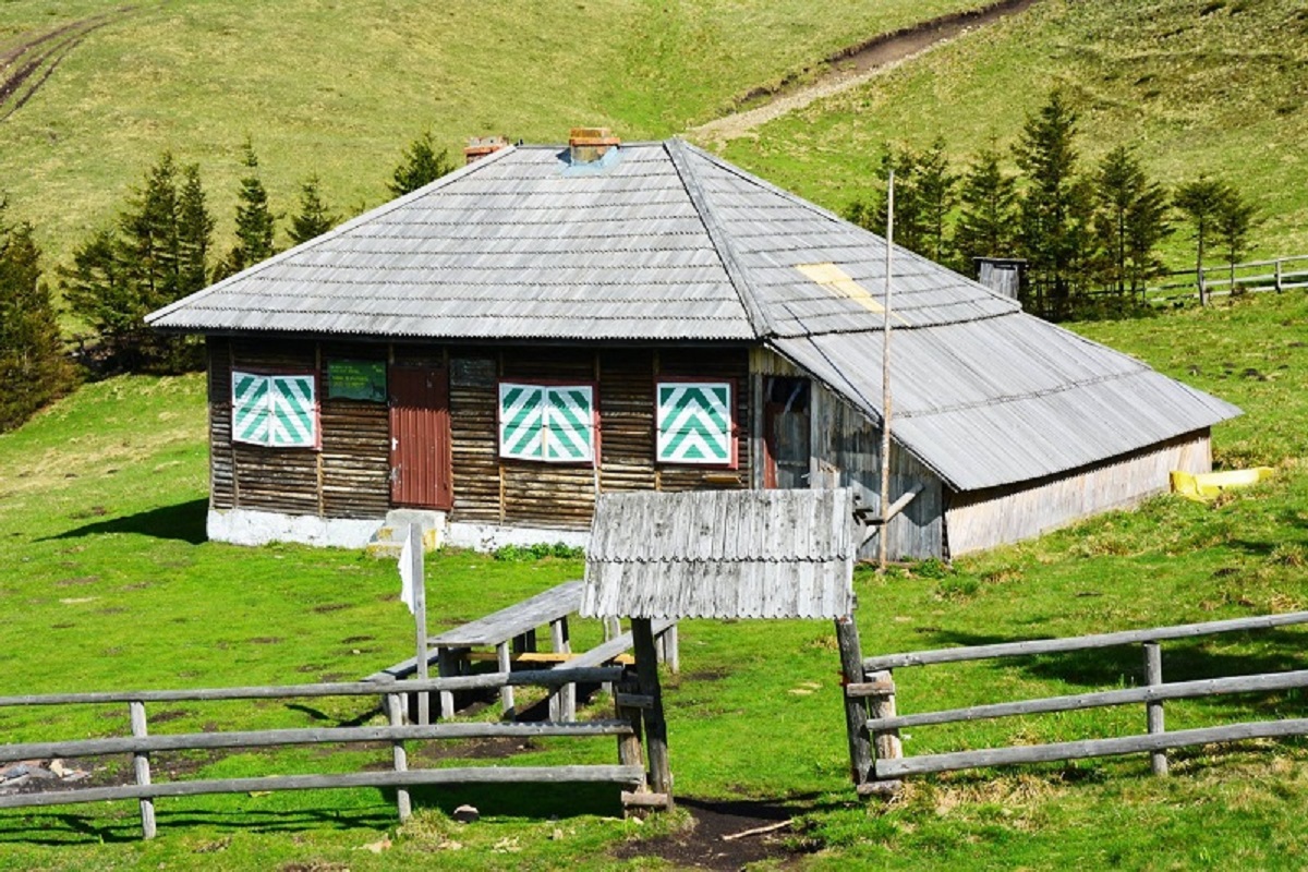 Lacul Vulturilor sau Lacul fără fund – Turist prin Romania