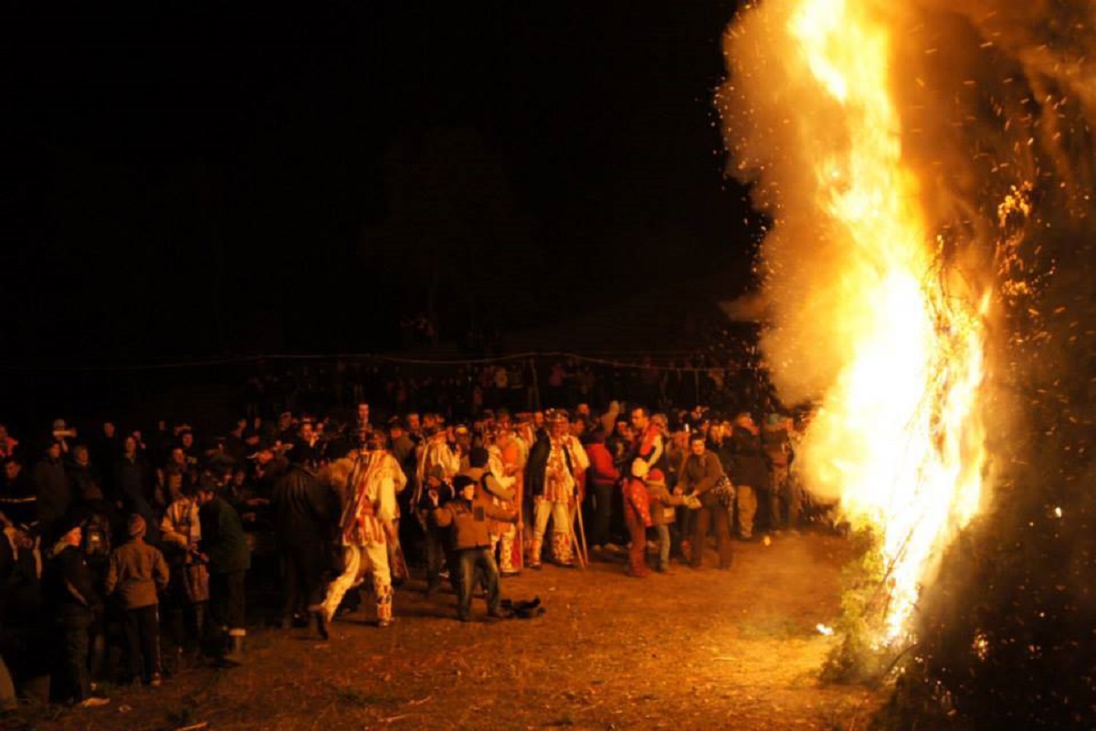Focul lui Sumedru, semnificații și superstiții în lumea satului de ...